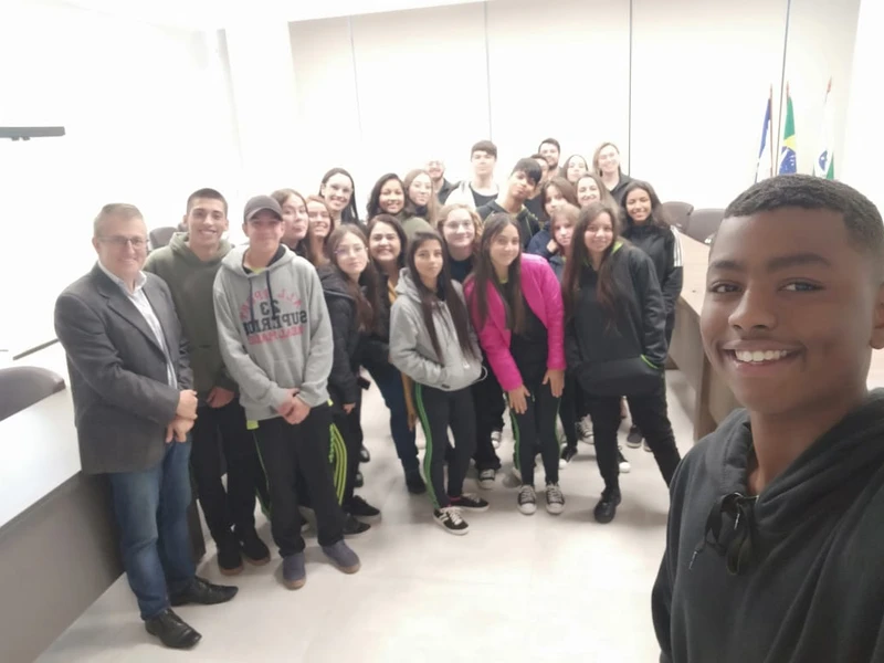 Alunos visitam ACIPG para saber mais sobre associativismo | D'PontaNews